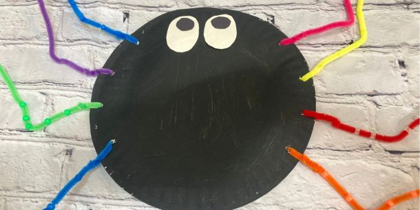 Fine Motor Paper Plate Spider Craft - Mama of Minis